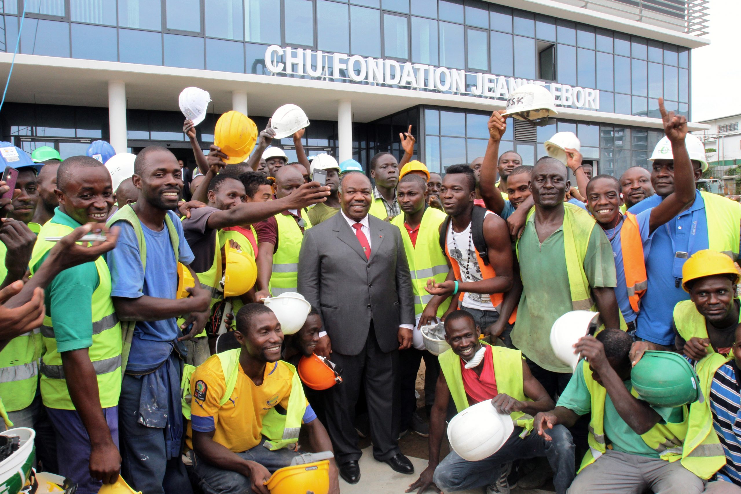 Ali Bongo visite le futur CHU de la Fondation Jean Ebori à Libeville