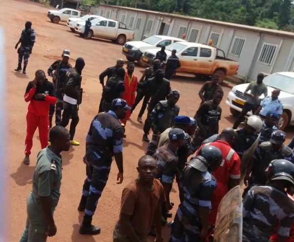 Attaqués au gaz lacrymogène, les salariés de Maurel & Prom exigent le ...