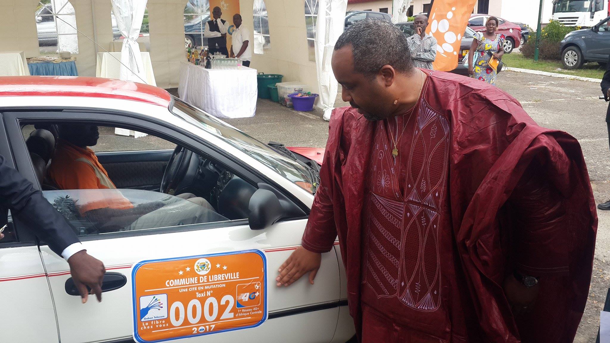 8000 vignettes estampillées Gabon Télécom pour les taxis de Libreville