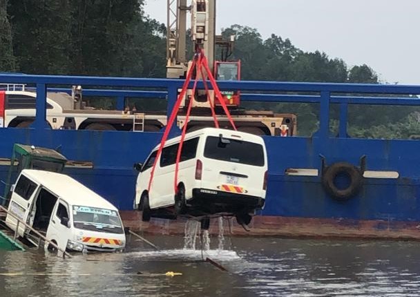 Loubomo – Gamba : au moins deux minibus noyés dans la rivière Mayonami