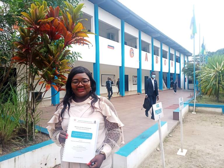 Soutenance de Master 2 en Droit privé : une étudiante d’EM Gabon ...