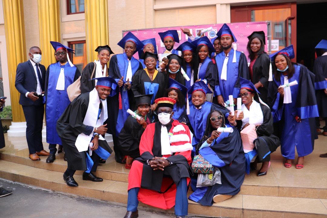 Plus de 250 étudiants du Groupe EM Gabon Université reçoivent leurs ...