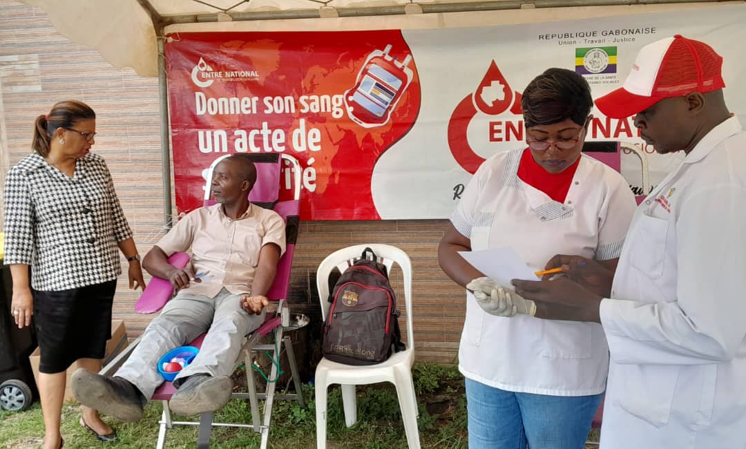 Le « dia.blood », un nouvel automate du CNTS pour réaliser des analyses ...