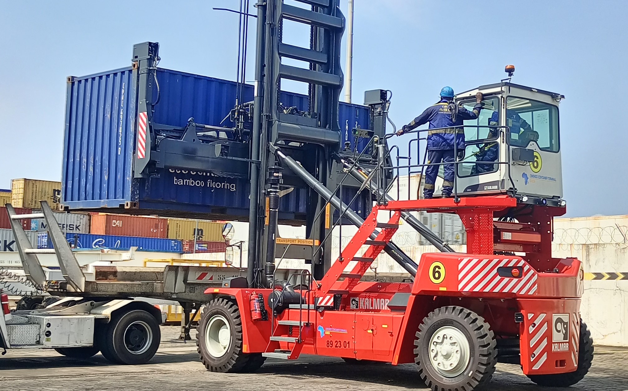 Economie : OCT se dote d’un « Empty Handler » Kalmar DCU80 de dernière ...