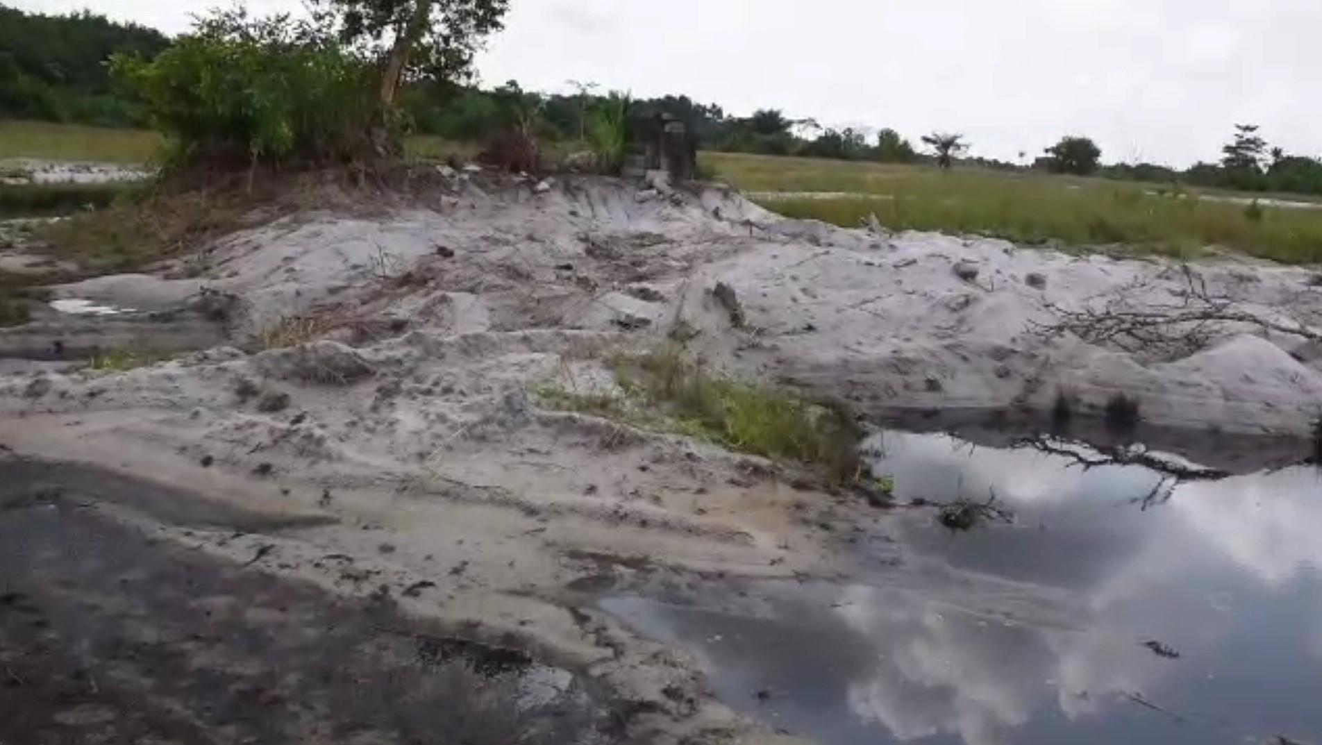 Extraction illicite de sable : la Chefferie traditionnelle Orungu ...