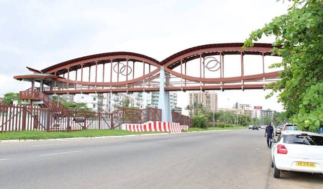 Sécurité routière et scolaire : La passerelle du Complexe scolaire Léon ...