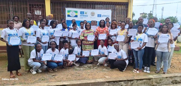 Culture entrepreneuriale en milieu scolaire : les jeunes filles de Lambaréné formées par l’UNESCO