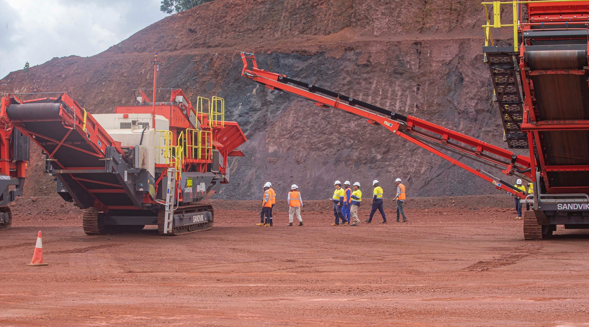 Exploitation du fer de Belinga : 50 jeunes Gabonais seront formés en ...